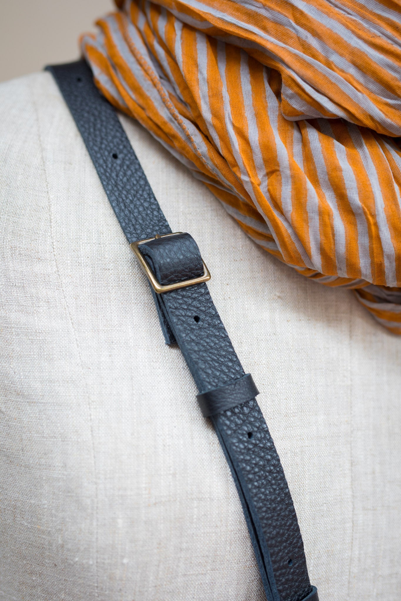 The Mini Messenger - Distressed Black - Zipper Closure | Stitch and Tickle